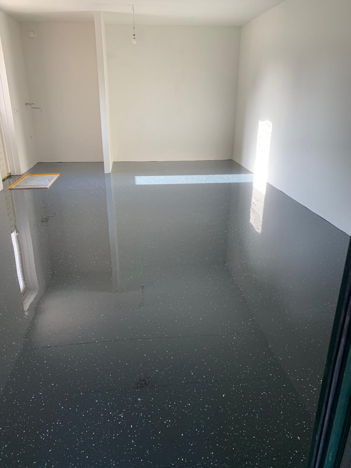 Amipox is dé partner voor uw epoxy gietvloer. Kijk snel!